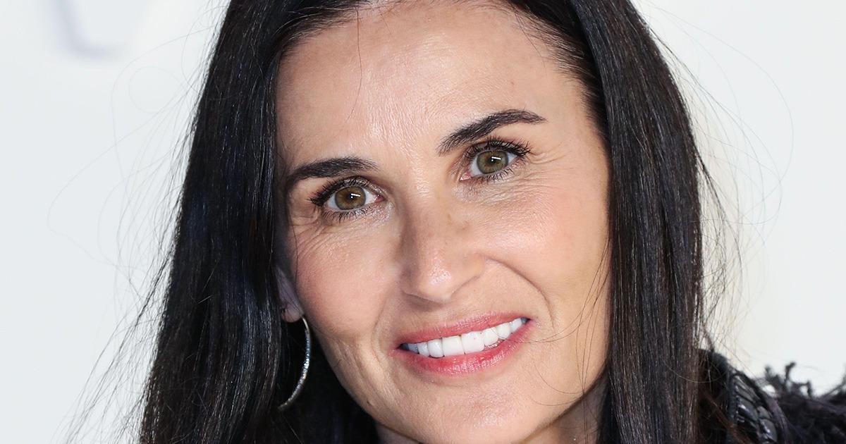 Elle ne vieillit pas du tout: La couverture d'un magazine a présenté Demi Moore dans une botte ...