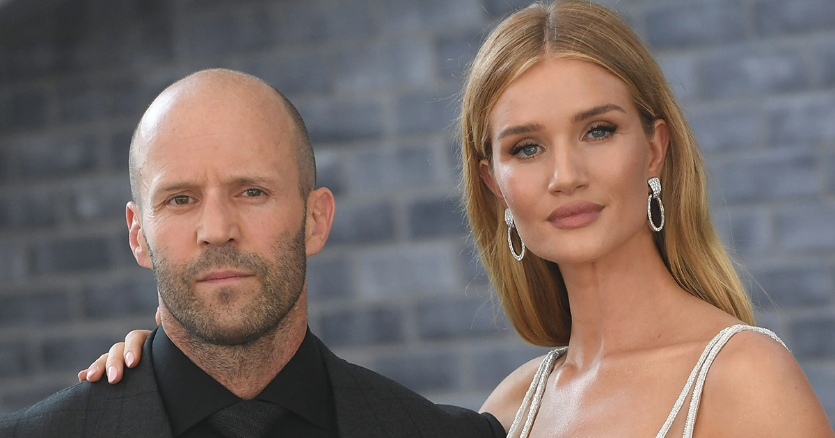 Comme des adolescents amoureux. À quoi ressemblent Jason Statham et ...