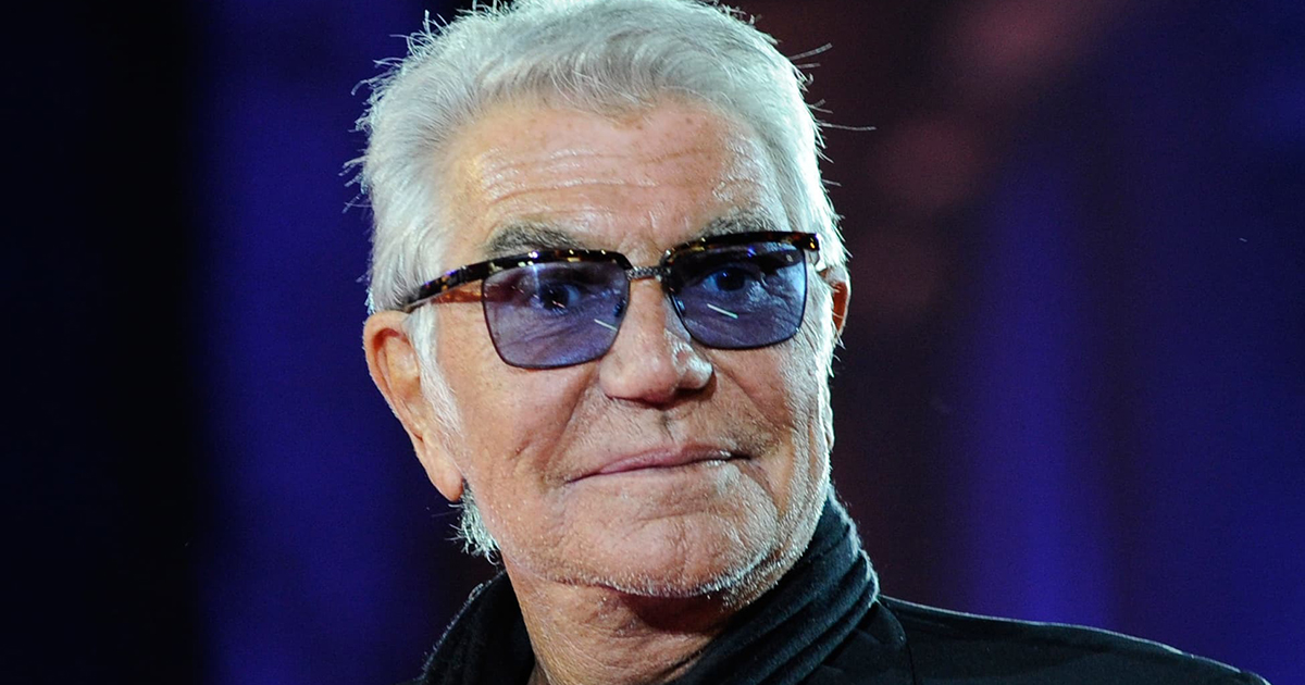 Plus jeune de 47 ans. Roberto Cavalli est apparu en vacances avec son ...